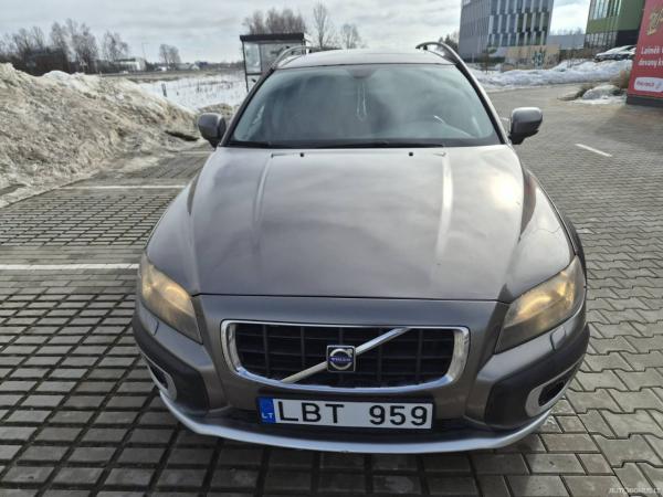 Volvo XC70 2010 in Vilnius, with an engine capacity of 3.20 L and mileage of 341 thousand km for 5900 €, photo 3 on AUTOMOTO.COM.LV