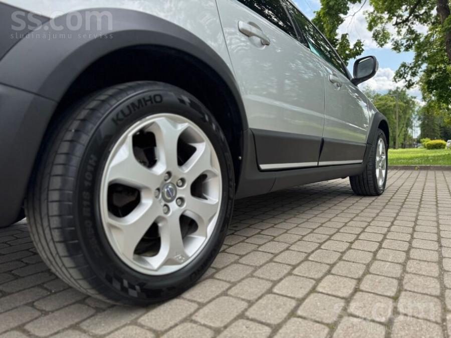 Volvo XC70 2011 Jelgava, ar dzinēja tilpumu 2.40 L un nobraukumu 276 tūkst. km par 8400 €, foto 10 vietnē AUTOMOTO.COM.LV
