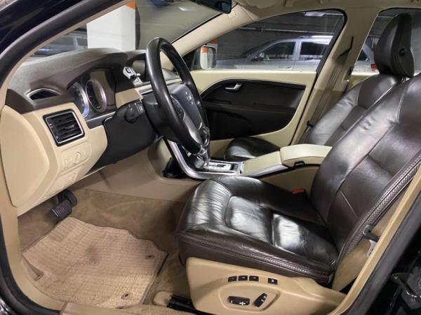Volvo XC70 2011 in Riga, with an engine capacity of 2.40 L and mileage of 216 thousand km for 9950 €, photo 8 on AUTOMOTO.COM.LV
