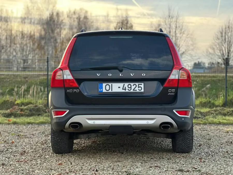 Volvo XC70 2011 in Jelgava, with an engine capacity of 2.40 L and mileage of 293 thousand km for 9990 €, photo 6 on AUTOMOTO.COM.LV