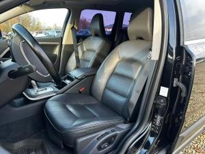 Volvo XC70 2011 in Jelgava, with an engine capacity of 2.40 L and mileage of 293 thousand km for 9990 €, photo 8 on AUTOMOTO.COM.LV