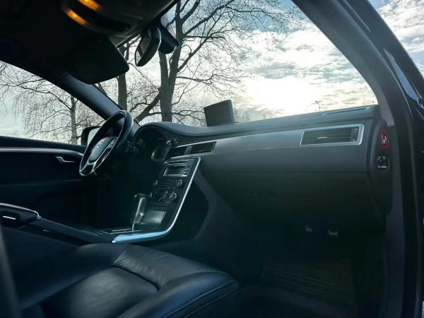 Volvo XC70 2011 Jelgava, ar dzinēja tilpumu 2.40 L un nobraukumu 293 tūkst. km par 9990 €, foto 10 vietnē AUTOMOTO.COM.LV