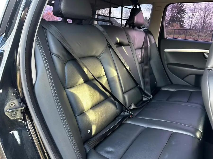 Volvo XC70 2011 in Jelgava, with an engine capacity of 2.40 L and mileage of 293 thousand km for 9990 €, photo 13 on AUTOMOTO.COM.LV