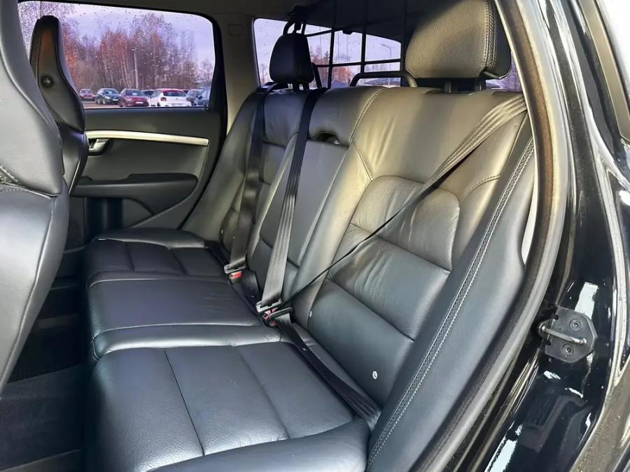 Volvo XC70 2011 in Jelgava, with an engine capacity of 2.40 L and mileage of 293 thousand km for 9990 €, photo 14 on AUTOMOTO.COM.LV