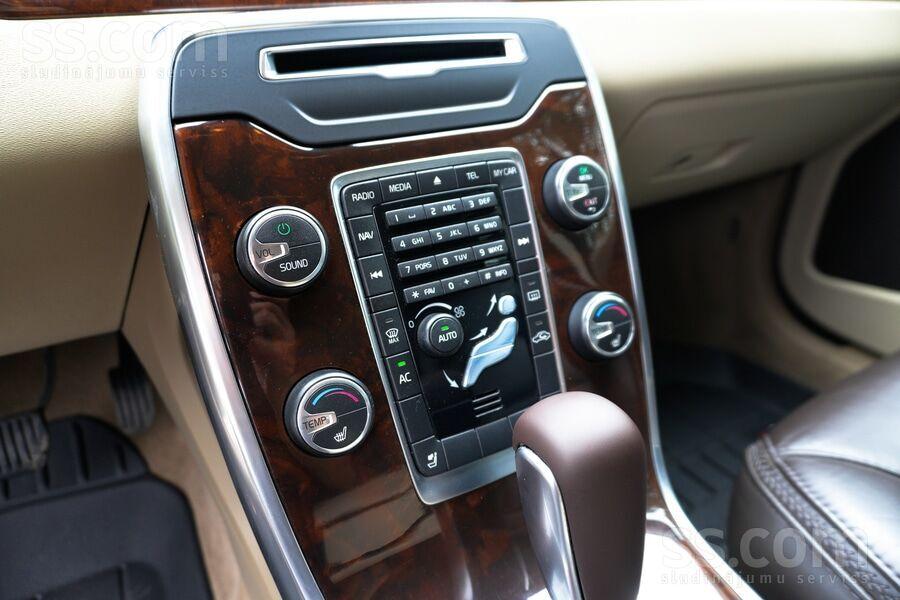 Volvo XC70 2011 Rīga, ar dzinēja tilpumu 2.00 L un nobraukumu 293 tūkst. km par 8190 €, foto 12 vietnē AUTOMOTO.COM.LV