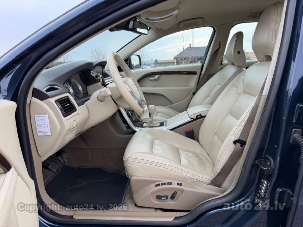 Volvo XC70 2012 Tallina, ar dzinēja tilpumu 2.00 L un nobraukumu 0 tūkst. km par 7690 €, foto 6 vietnē AUTOMOTO.COM.LV