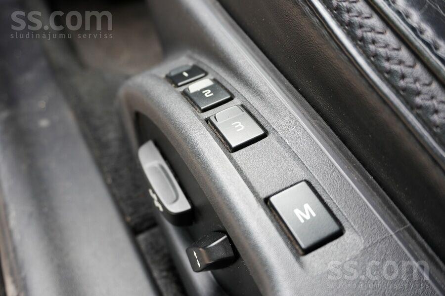 Volvo XC70 2012 in Riga, with an engine capacity of 2.00 L and mileage of 250 thousand km for 9390 €, photo 9 on AUTOMOTO.COM.LV