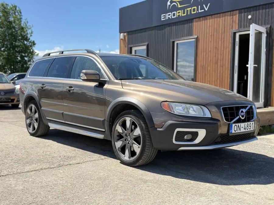 Volvo XC70 2012 in Riga, with an engine capacity of 2.40 L and mileage of 351 thousand km for 9950 €, photo 1 on AUTOMOTO.COM.LV