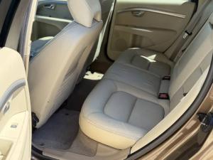 Volvo XC70 2012 in Riga, with an engine capacity of 2.40 L and mileage of 351 thousand km for 9950 €, photo 3 on AUTOMOTO.COM.LV