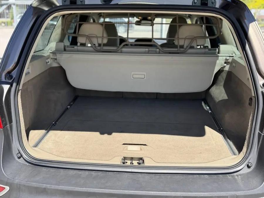 Volvo XC70 2012 in Riga, with an engine capacity of 2.40 L and mileage of 351 thousand km for 9950 €, photo 5 on AUTOMOTO.COM.LV