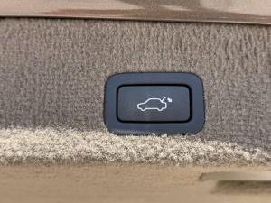 Volvo XC70 2012 in Riga, with an engine capacity of 2.40 L and mileage of 351 thousand km for 9950 €, photo 6 on AUTOMOTO.COM.LV
