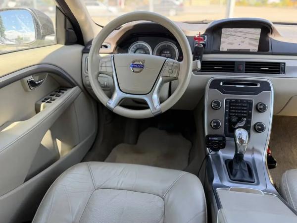 Volvo XC70 2012 in Riga, with an engine capacity of 2.40 L and mileage of 351 thousand km for 9950 €, photo 7 on AUTOMOTO.COM.LV