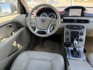 Volvo XC70 2012 in Riga, with an engine capacity of 2.40 L and mileage of 351 thousand km for 9950 €, photo 8 on AUTOMOTO.COM.LV