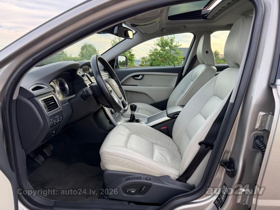 Volvo XC70 2012 Tallina, ar dzinēja tilpumu 2.00 L un nobraukumu 319 tūkst. km par 9690 €, foto 8 vietnē AUTOMOTO.COM.LV