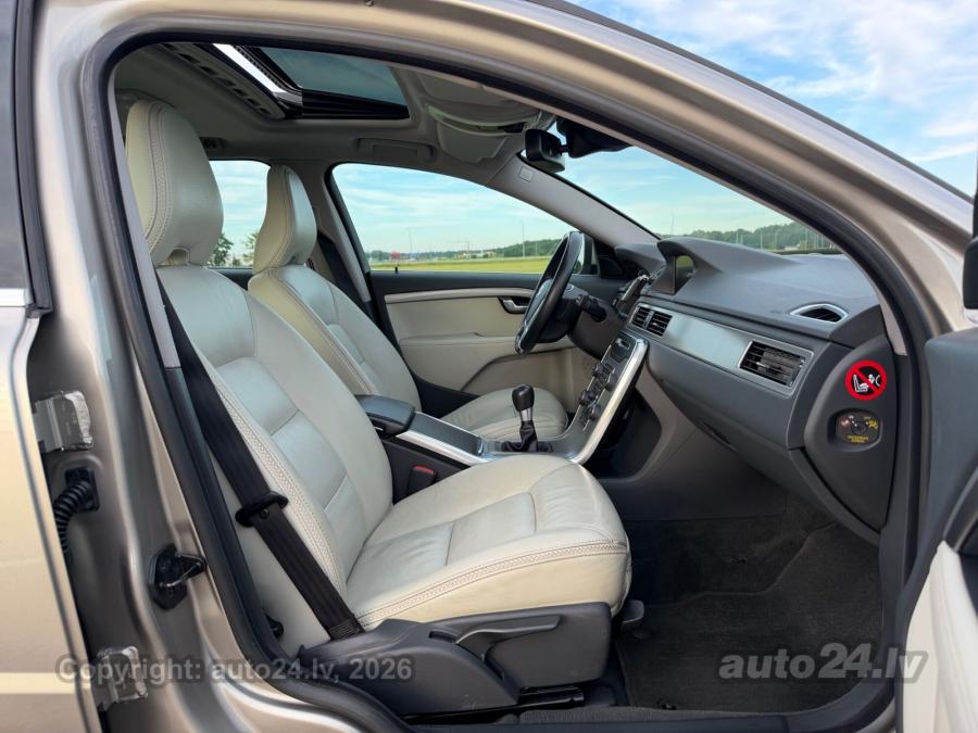 Volvo XC70 2012 Tallina, ar dzinēja tilpumu 2.00 L un nobraukumu 319 tūkst. km par 9690 €, foto 14 vietnē AUTOMOTO.COM.LV