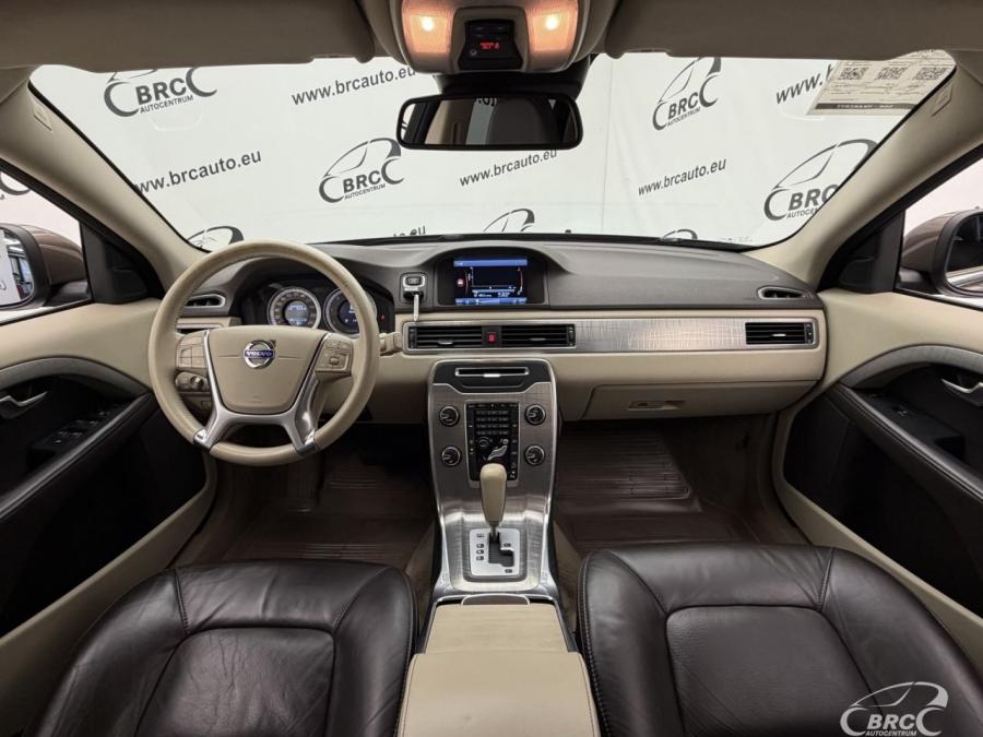Volvo XC70 2012 in Vilnius, with an engine capacity of 2.40 L and mileage of 307 thousand km for 7900 €, photo 4 on AUTOMOTO.COM.LV
