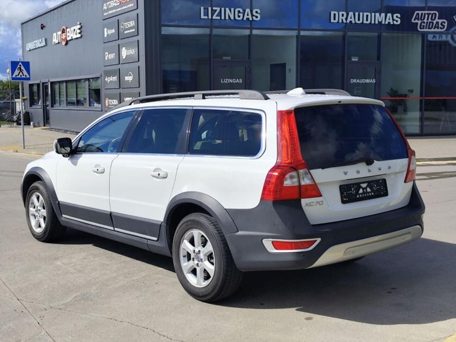 Volvo XC70 2012 in Siauliai, with an engine capacity of 3.20 L and mileage of 170 thousand km for 6200 €, photo 4 on AUTOMOTO.COM.LV