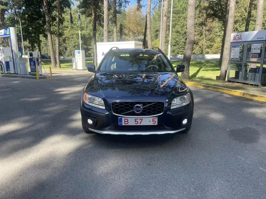 Volvo XC70 2013 in Riga, with an engine capacity of 2.40 L and mileage of 186 thousand km for 3500 €, photo 4 on AUTOMOTO.COM.LV