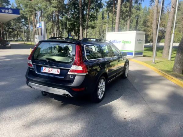 Volvo XC70 2013 in Riga, with an engine capacity of 2.40 L and mileage of 186 thousand km for 3500 €, photo 4 on AUTOMOTO.COM.LV