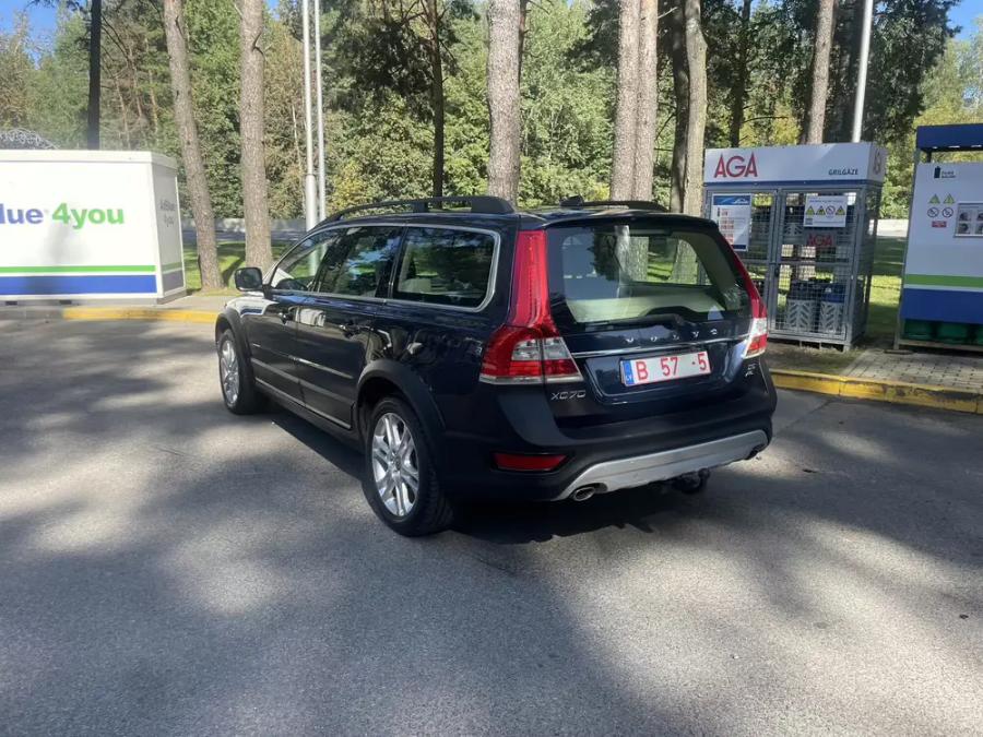 Volvo XC70 2013 in Riga, with an engine capacity of 2.40 L and mileage of 186 thousand km for 3500 €, photo 6 on AUTOMOTO.COM.LV