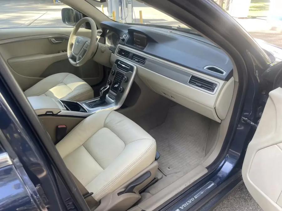 Volvo XC70 2013 in Riga, with an engine capacity of 2.40 L and mileage of 186 thousand km for 3500 €, photo 10 on AUTOMOTO.COM.LV