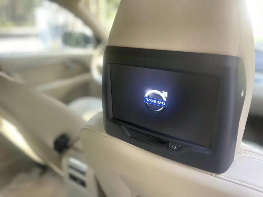 Volvo XC70 2013 in Riga, with an engine capacity of 2.40 L and mileage of 186 thousand km for 3500 €, photo 13 on AUTOMOTO.COM.LV