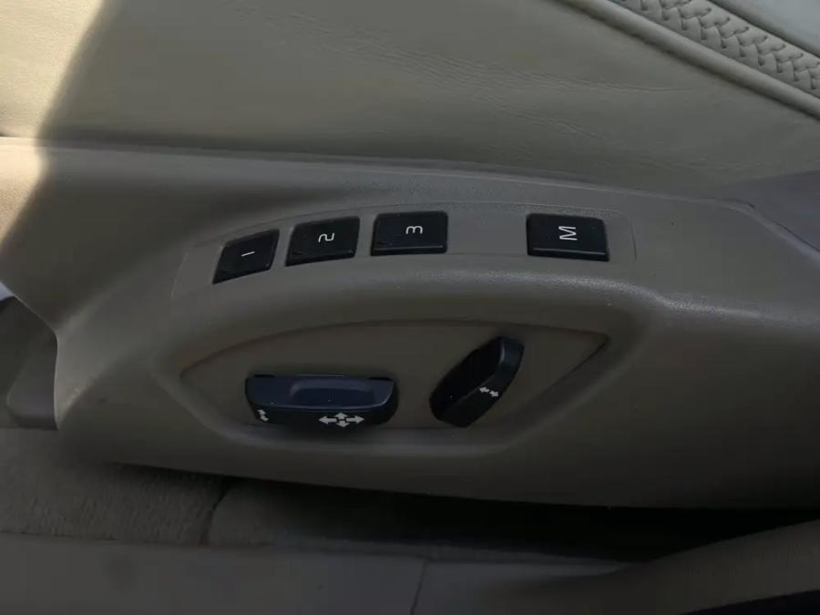 Volvo XC70 2013 in Riga, with an engine capacity of 2.40 L and mileage of 186 thousand km for 3500 €, photo 14 on AUTOMOTO.COM.LV