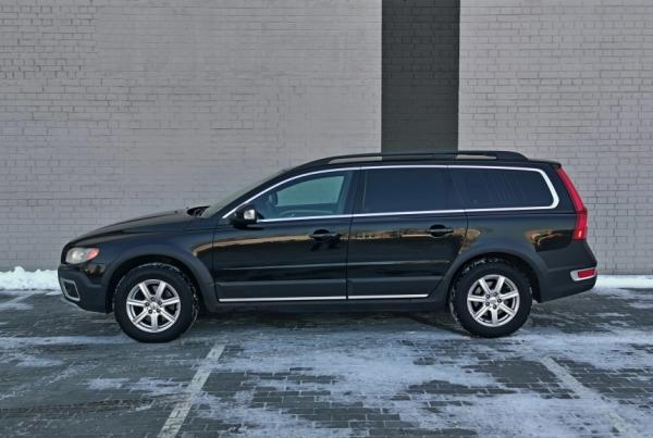 Volvo XC70 2013 in Riga, with an engine capacity of 2.40 L and mileage of 185 thousand km for 12990 €, photo 2 on AUTOMOTO.COM.LV