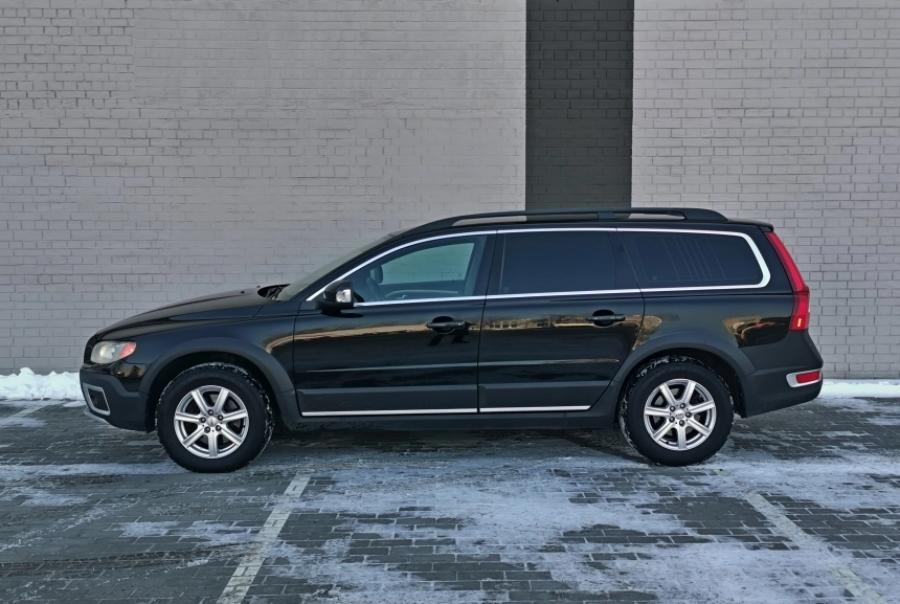 Volvo XC70 2013 in Riga, with an engine capacity of 2.40 L and mileage of 185 thousand km for 12990 €, photo 3 on AUTOMOTO.COM.LV
