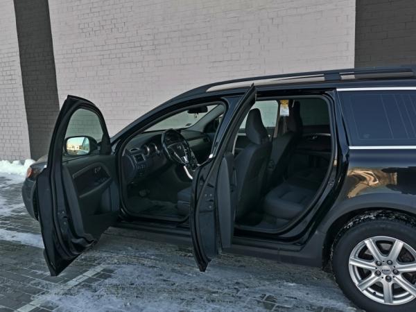 Volvo XC70 2013 in Riga, with an engine capacity of 2.40 L and mileage of 185 thousand km for 12990 €, photo 8 on AUTOMOTO.COM.LV