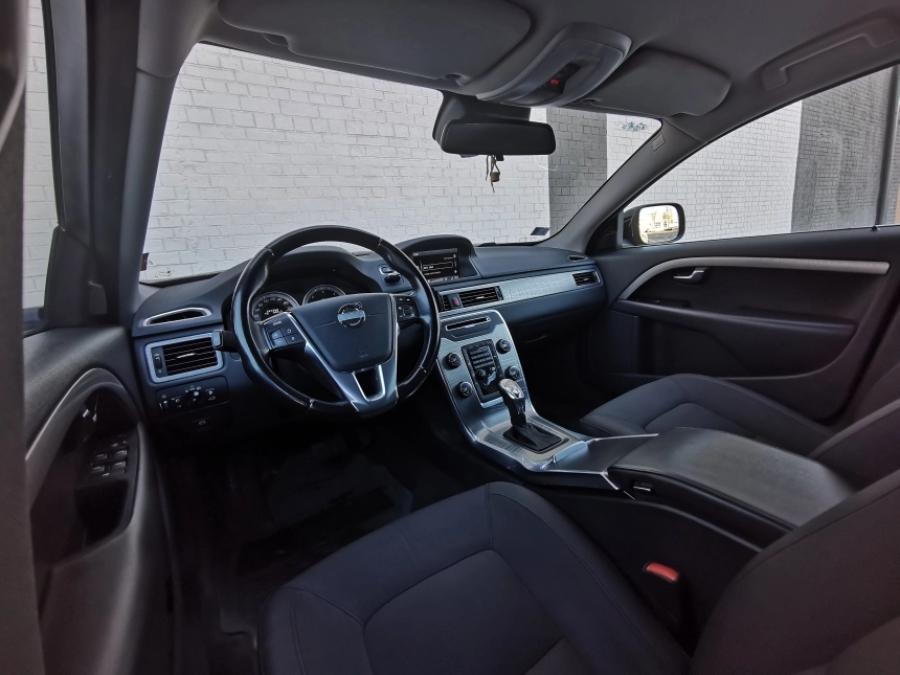 Volvo XC70 2013 in Riga, with an engine capacity of 2.40 L and mileage of 185 thousand km for 12990 €, photo 10 on AUTOMOTO.COM.LV