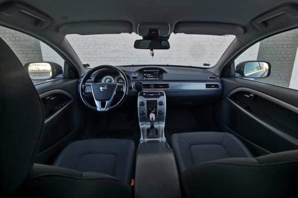 Volvo XC70 2013 in Riga, with an engine capacity of 2.40 L and mileage of 185 thousand km for 12990 €, photo 10 on AUTOMOTO.COM.LV