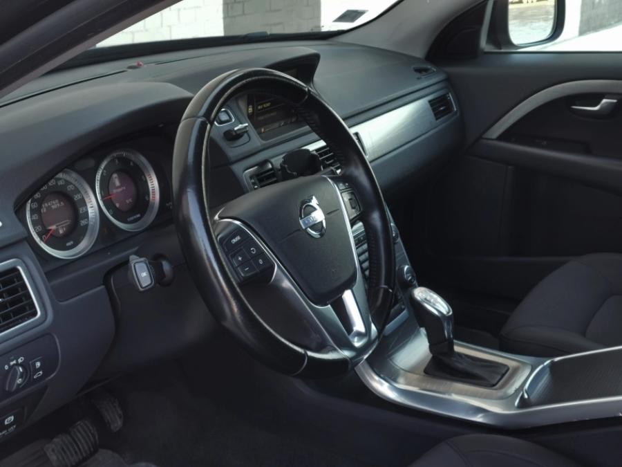 Volvo XC70 2013 in Riga, with an engine capacity of 2.40 L and mileage of 185 thousand km for 12990 €, photo 15 on AUTOMOTO.COM.LV