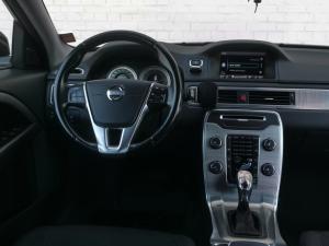 Volvo XC70 2013 in Riga, with an engine capacity of 2.40 L and mileage of 185 thousand km for 12990 €, photo 16 on AUTOMOTO.COM.LV