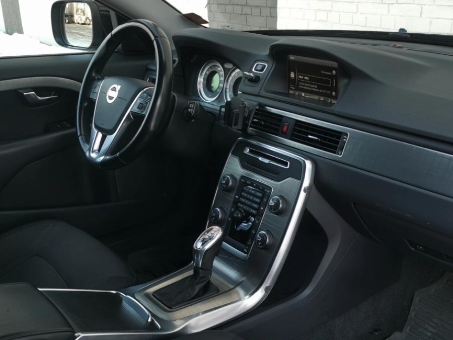 Volvo XC70 2013 in Riga, with an engine capacity of 2.40 L and mileage of 185 thousand km for 12990 €, photo 17 on AUTOMOTO.COM.LV