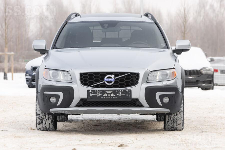 Volvo XC70 2014 in Riga, with an engine capacity of 2.40 L and mileage of 297 thousand km for 12700 €, photo 2 on AUTOMOTO.COM.LV