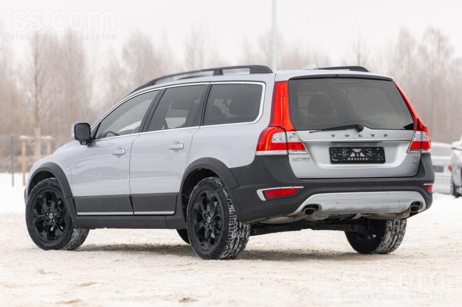 Volvo XC70 2014 in Riga, with an engine capacity of 2.40 L and mileage of 297 thousand km for 12700 €, photo 5 on AUTOMOTO.COM.LV