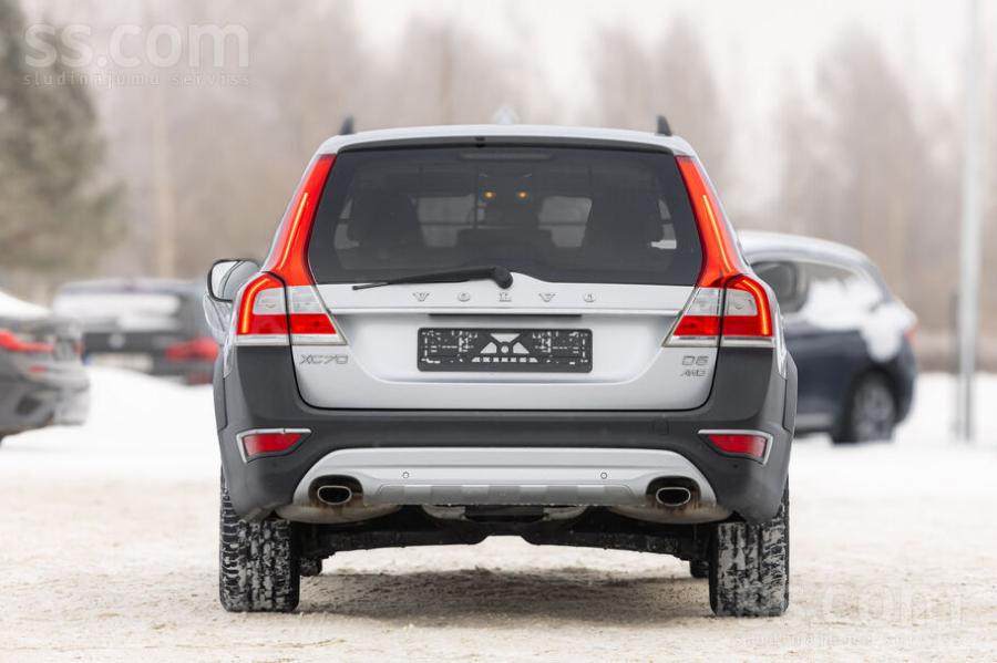 Volvo XC70 2014 in Riga, with an engine capacity of 2.40 L and mileage of 297 thousand km for 12700 €, photo 6 on AUTOMOTO.COM.LV