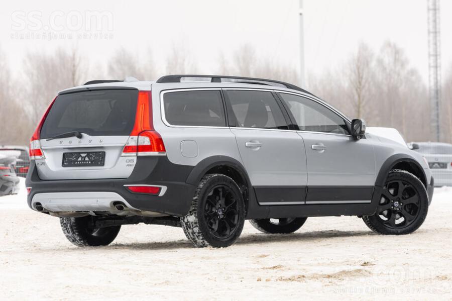 Volvo XC70 2014 in Riga, with an engine capacity of 2.40 L and mileage of 297 thousand km for 12700 €, photo 7 on AUTOMOTO.COM.LV