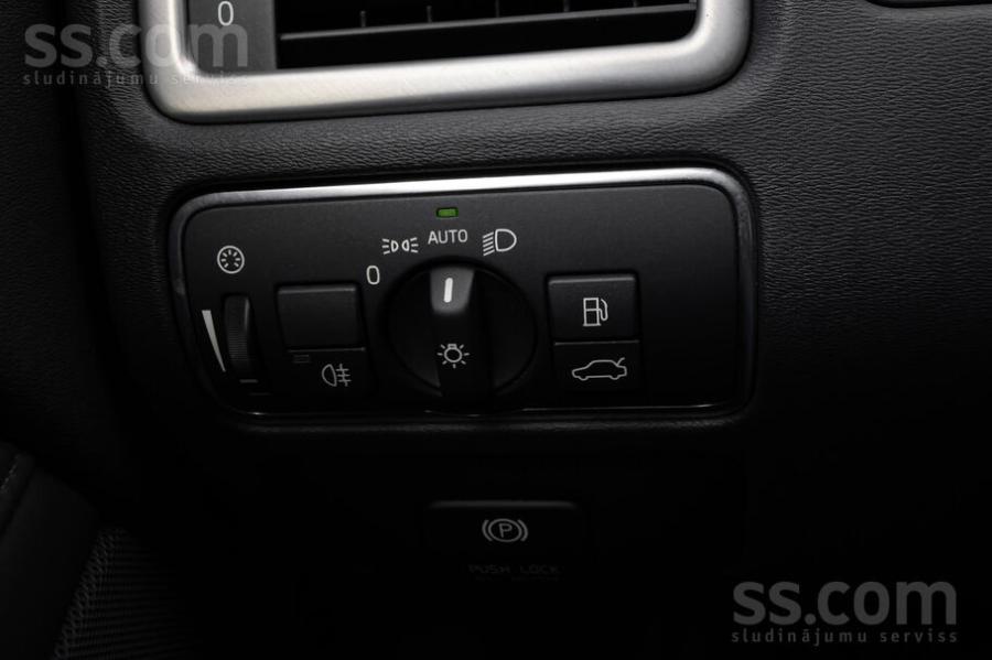 Volvo XC70 2014 Jelgava, ar dzinēja tilpumu 2.40 L un nobraukumu 297 tūkst. km par 12400 €, foto 17 vietnē AUTOMOTO.COM.LV