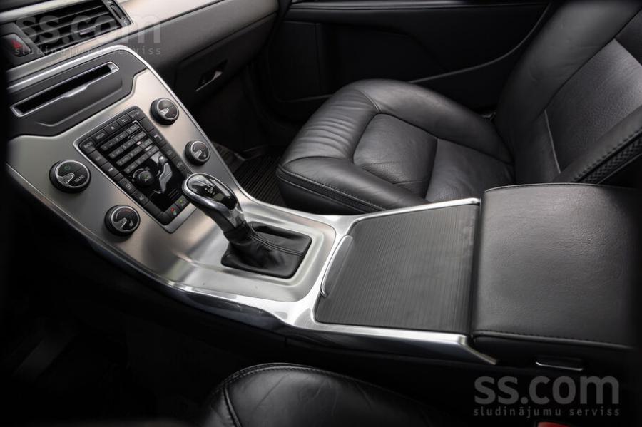 Volvo XC70 2014 Jelgava, ar dzinēja tilpumu 2.40 L un nobraukumu 297 tūkst. km par 12400 €, foto 19 vietnē AUTOMOTO.COM.LV
