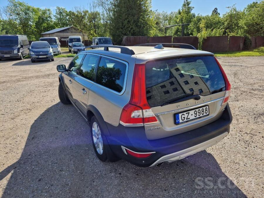 Volvo XC70 2014 in Riga, with an engine capacity of 2.40 L and mileage of 0 thousand km for 5900 €, photo 3 on AUTOMOTO.COM.LV