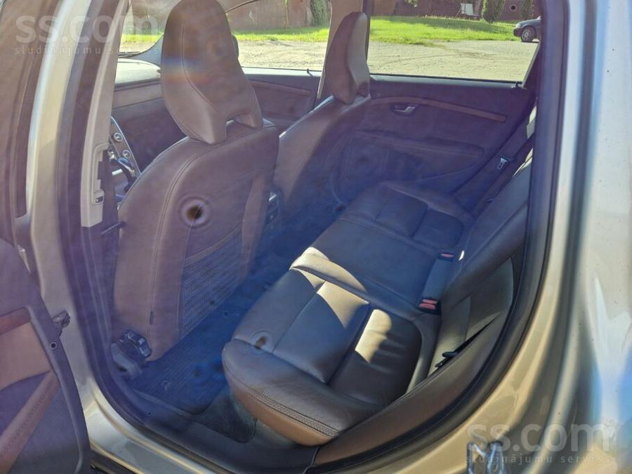 Volvo XC70 2014 in Riga, with an engine capacity of 2.40 L and mileage of 0 thousand km for 5900 €, photo 9 on AUTOMOTO.COM.LV