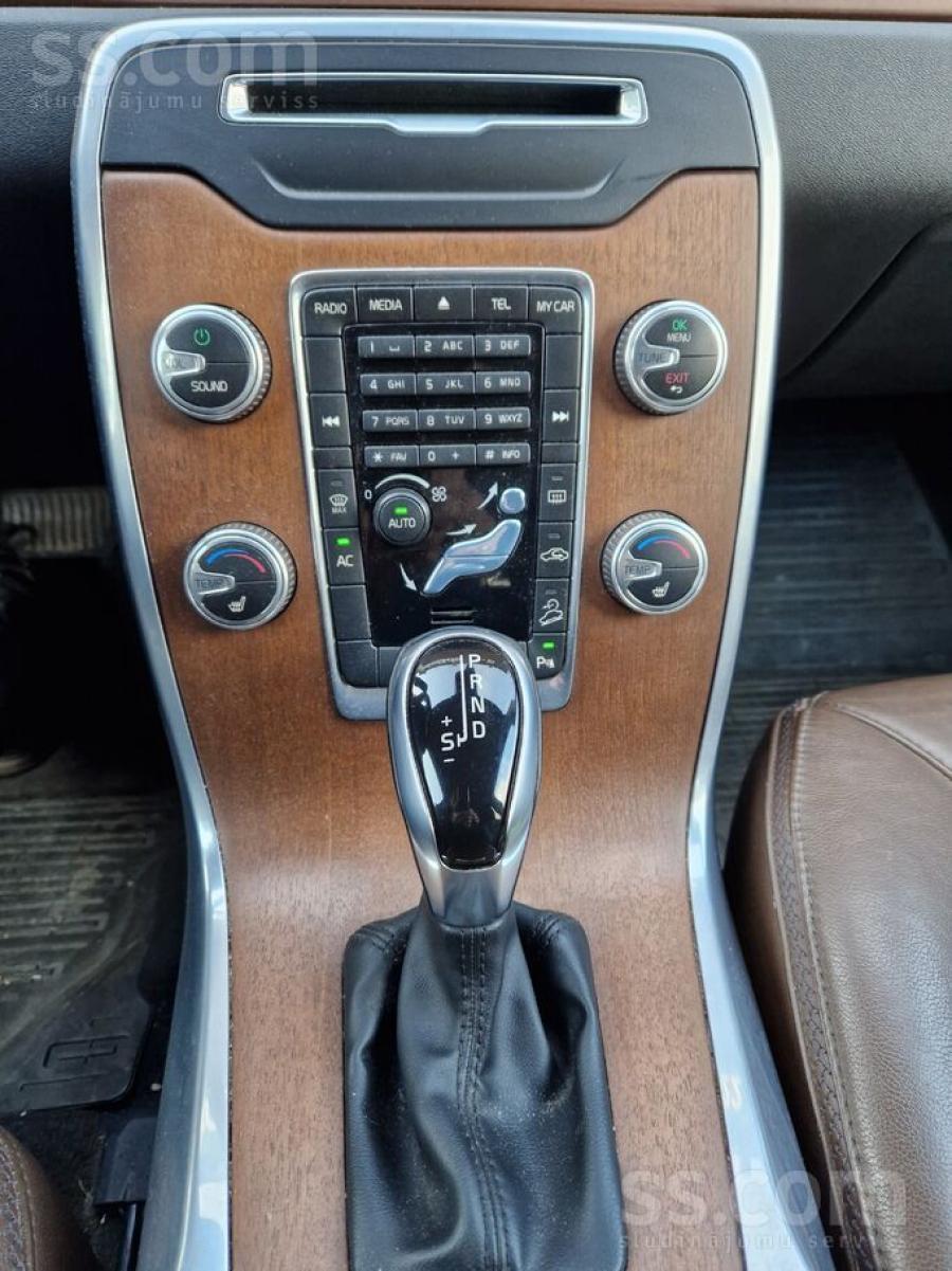 Volvo XC70 2014 Rīga, ar dzinēja tilpumu 2.40 L un nobraukumu 511 tūkst. km par 6500 €, foto 10 vietnē AUTOMOTO.COM.LV