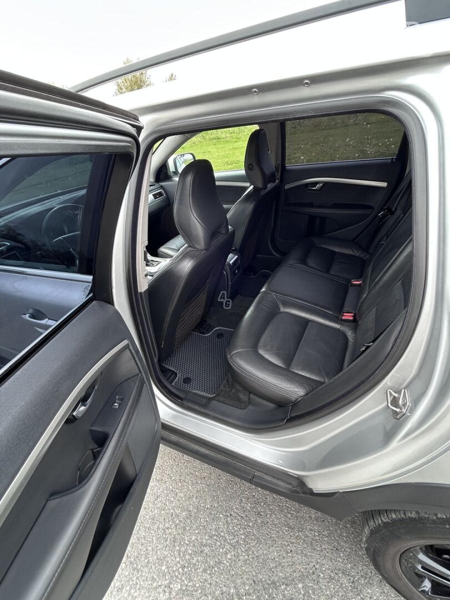 Volvo XC70 2014 in Klaipeda, with an engine capacity of 2.40 L and mileage of 308 thousand km for 9300 €, photo 8 on AUTOMOTO.COM.LV