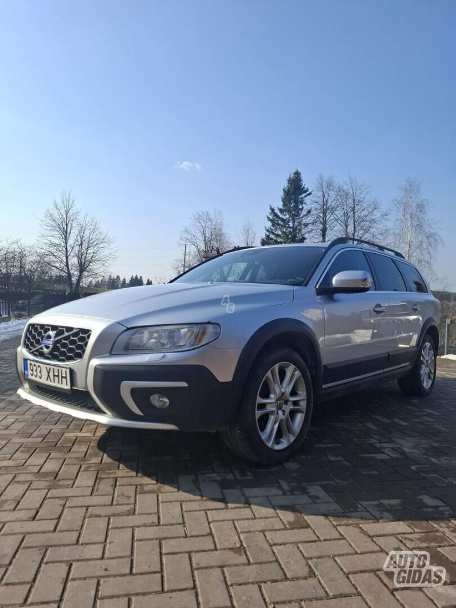 Volvo XC70 2015 in Vilnius, with an engine capacity of 2.40 L and mileage of 335 thousand km for 8999 €, photo 1 on AUTOMOTO.COM.LV
