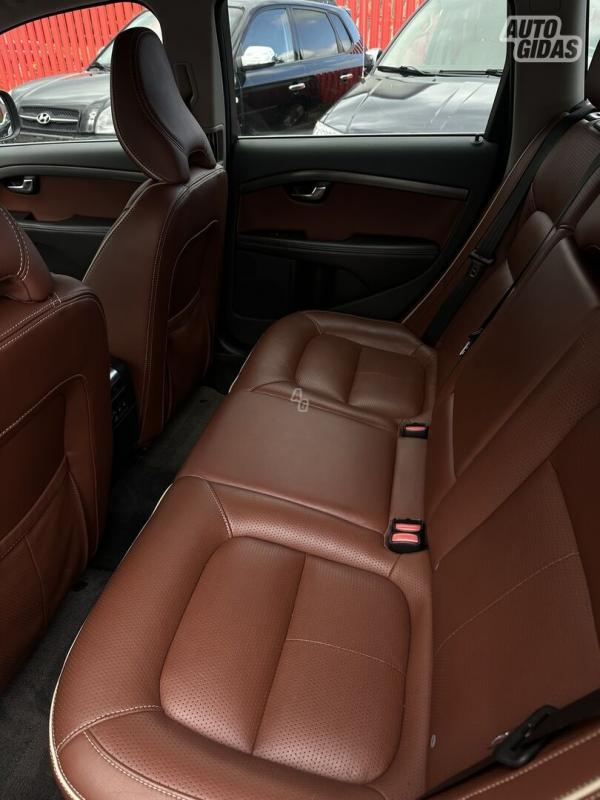 Volvo XC70 2016 in Pabrade, with an engine capacity of 2.40 L and mileage of 289 thousand km for 14500 €, photo 8 on AUTOMOTO.COM.LV
