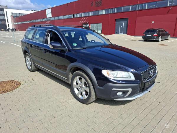 Violet Volvo XC70 2016 in Kaunas, with an engine capacity of 2.40 L and mileage of 288 thousand km for 12850 €, photo 3 on AUTOMOTO.COM.LV
