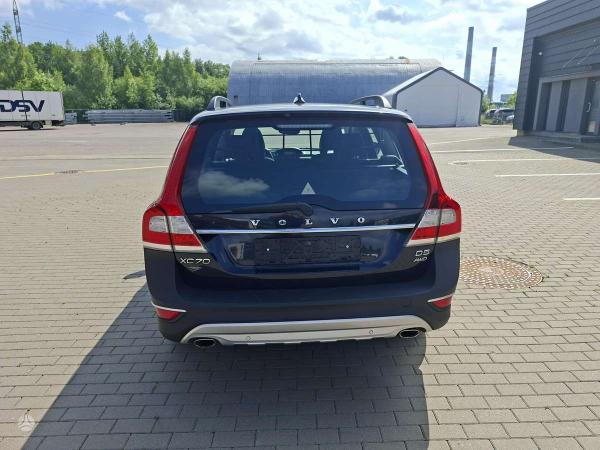 Violet Volvo XC70 2016 in Kaunas, with an engine capacity of 2.40 L and mileage of 288 thousand km for 12850 €, photo 4 on AUTOMOTO.COM.LV