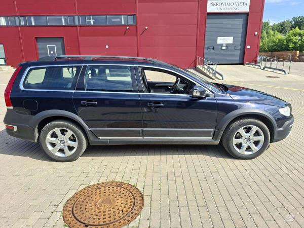 Violet Volvo XC70 2016 in Kaunas, with an engine capacity of 2.40 L and mileage of 288 thousand km for 12850 €, photo 6 on AUTOMOTO.COM.LV